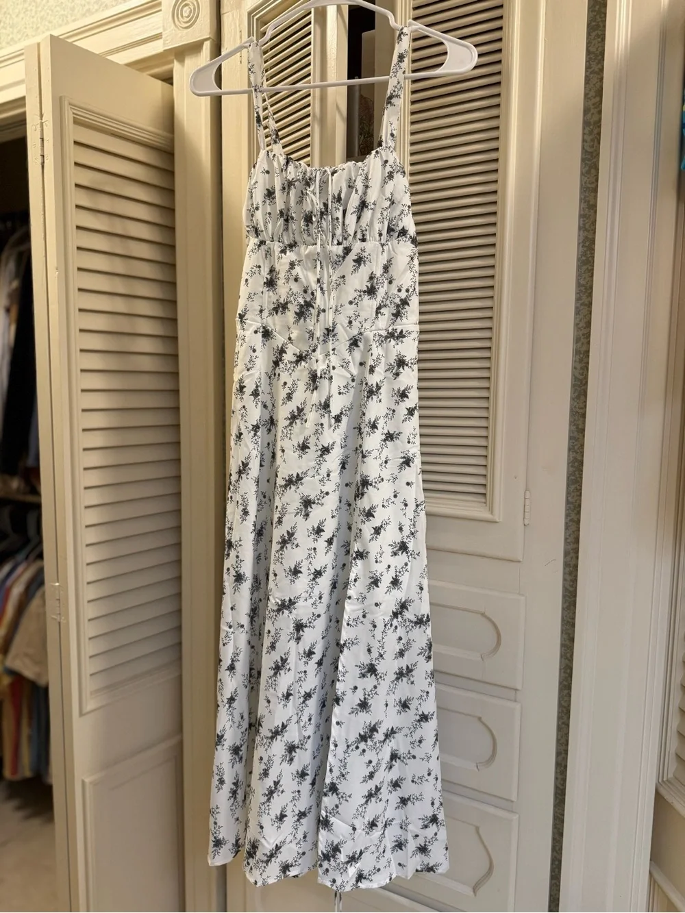 Dresses | White Floral Midi Dress With Dark Green Botanical Print ...